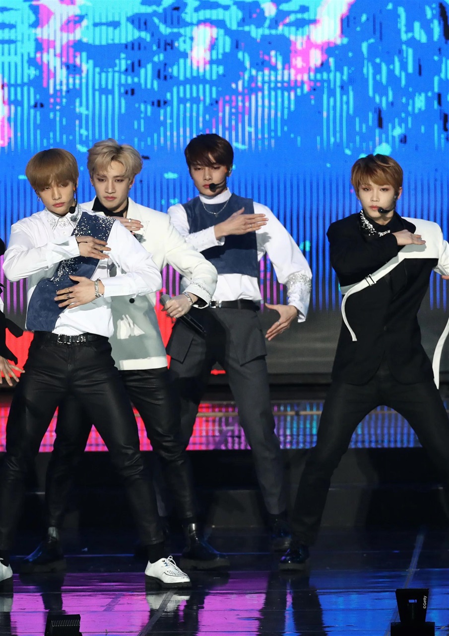 Music Magazine - Ultimate Fan's Guide to Stray Kids First Edition Back ...
